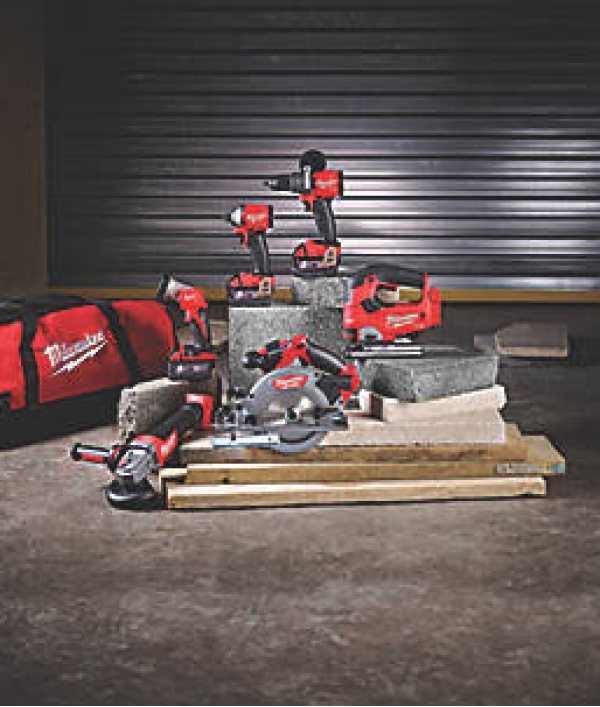 Enter Raffle to Win MILWAUKEE 6 PIECE KIT hosted by Custom Prizes UK