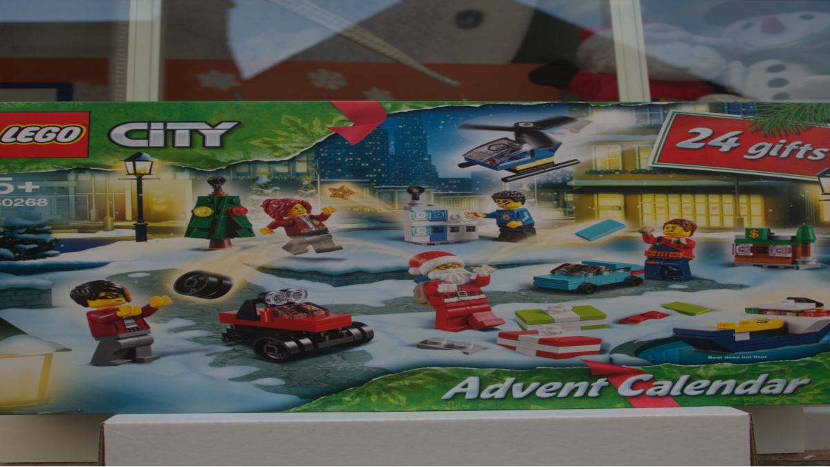 Enter Raffle to Win Christmas Window Fundraiser hosted by Nic Bauer