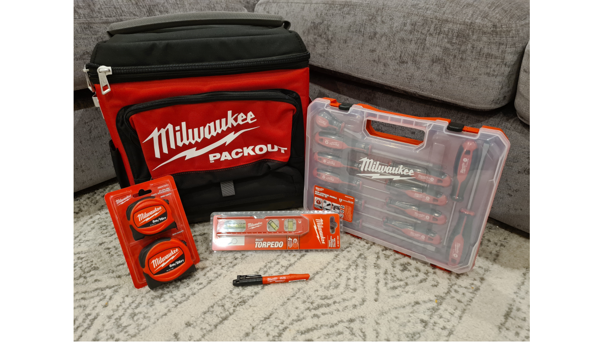 Enter Raffle to Win Milwaukee Mini Bundle hosted by RYN Raffles