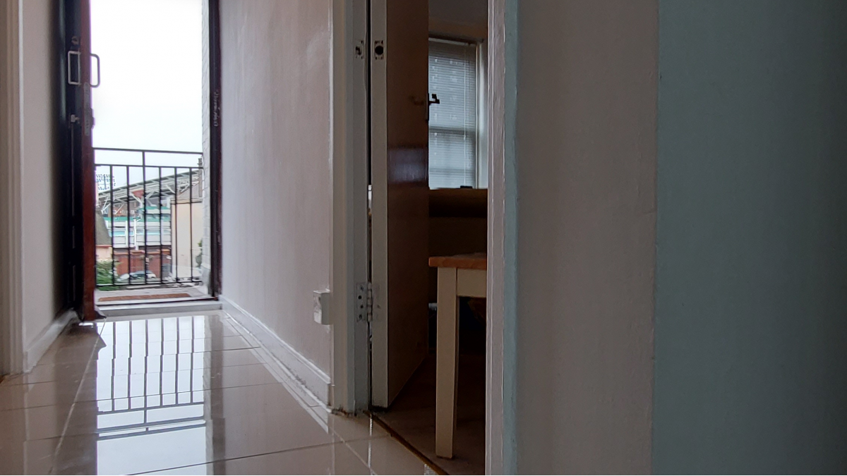 Enter Raffle to Win LONDON BATHCELOR PAD hosted by Carlton Nelson