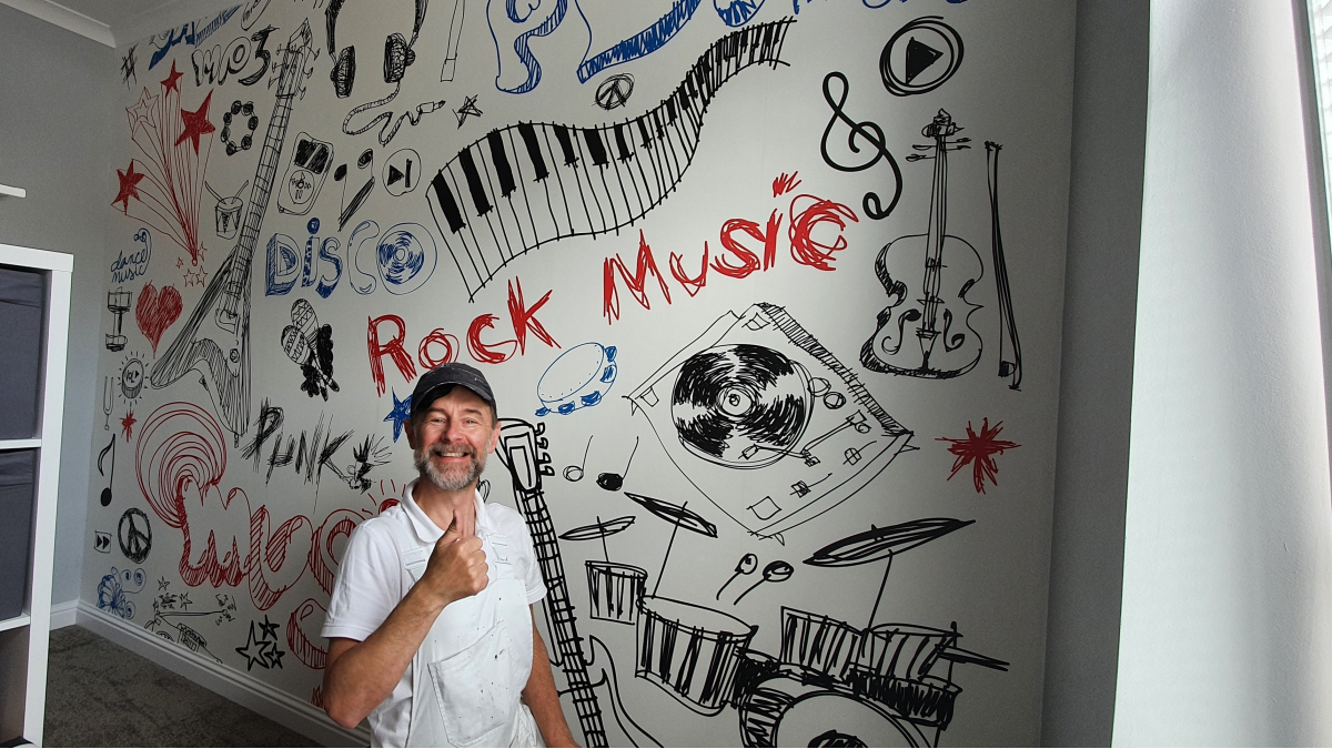 Enter Raffle to Win £600 decoration voucher hosted by Peter Bannerman