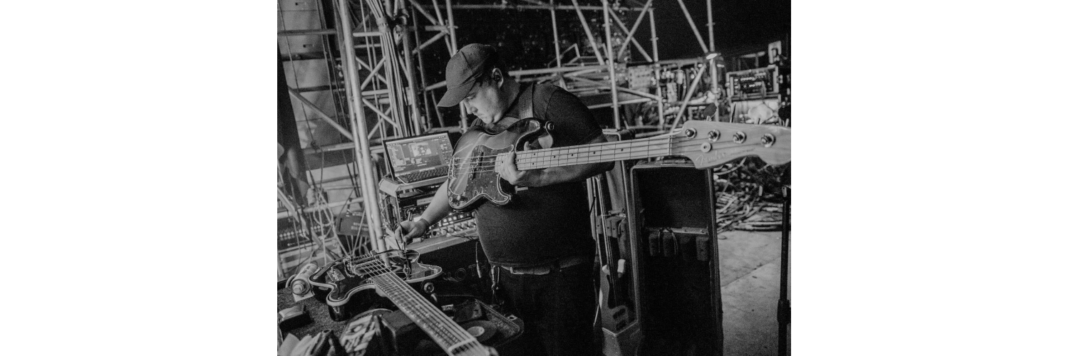 Stuart Crossman-dew (@tonehengeguitars) • Raffall